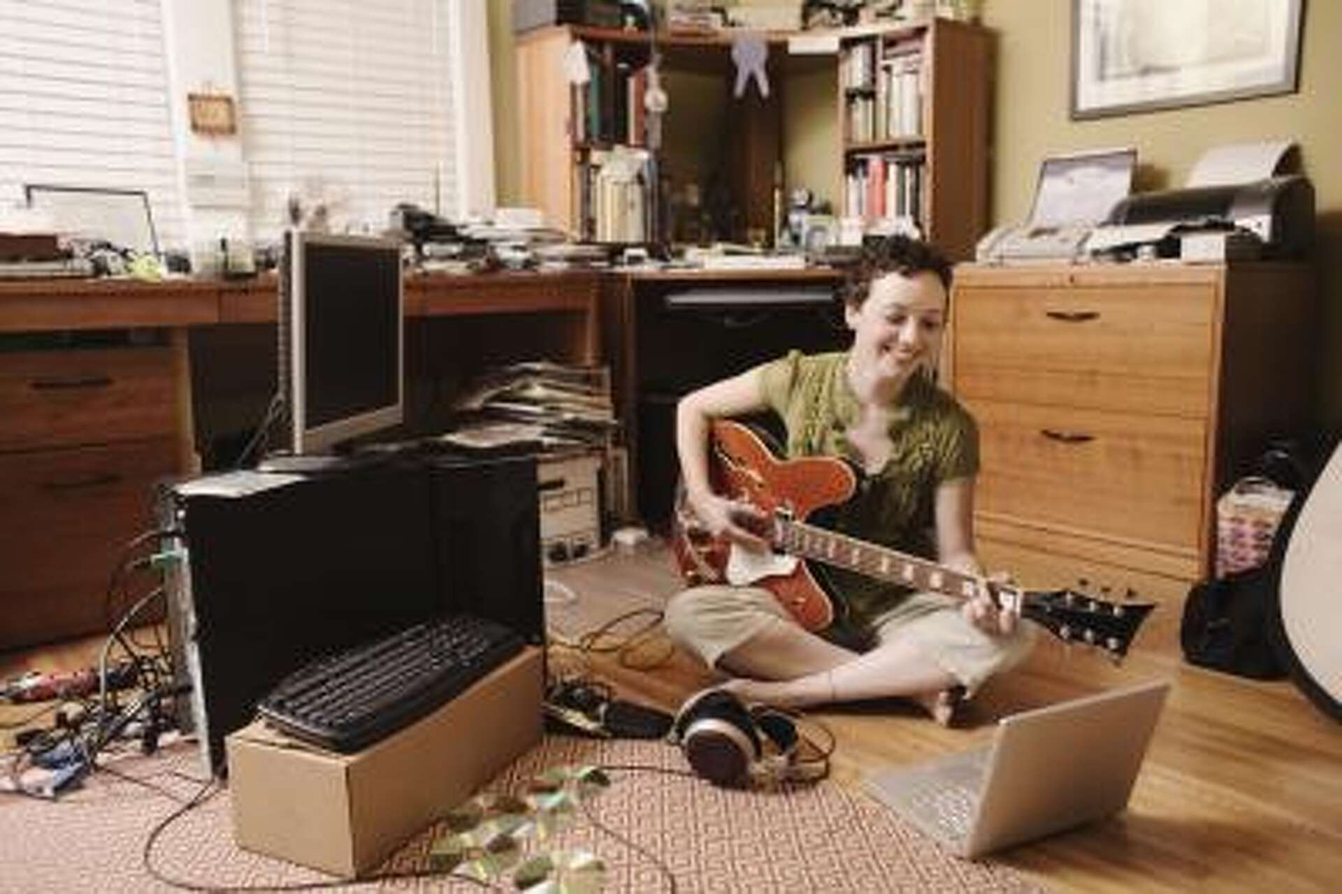 How to Switch Sound From a Laptop to External Speakers