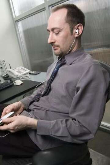 How to Synchronize the Walkman With iTunes