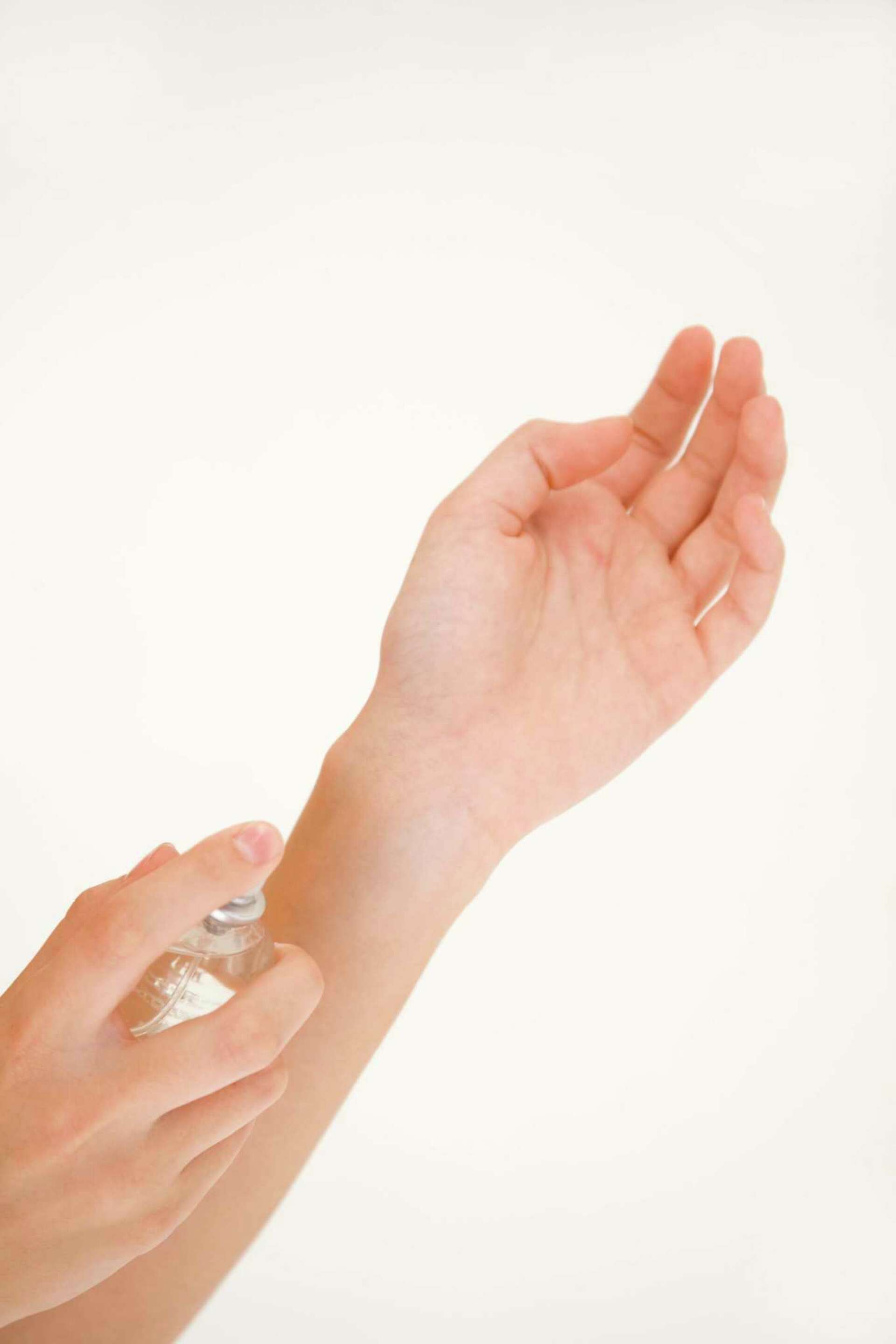 How to Tell Employees Not to Wear Excessive Perfume