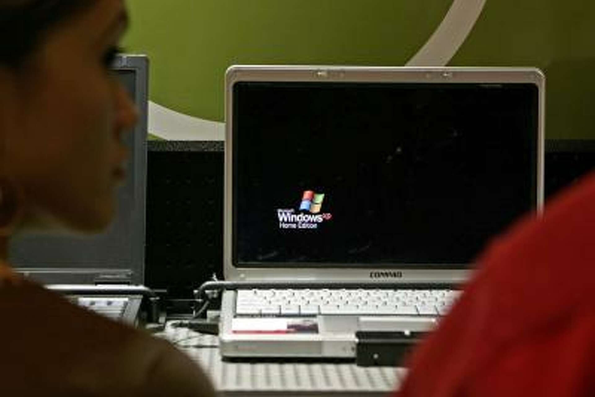 How to Turn Firewalls On & Off in the Registry of Windows XP