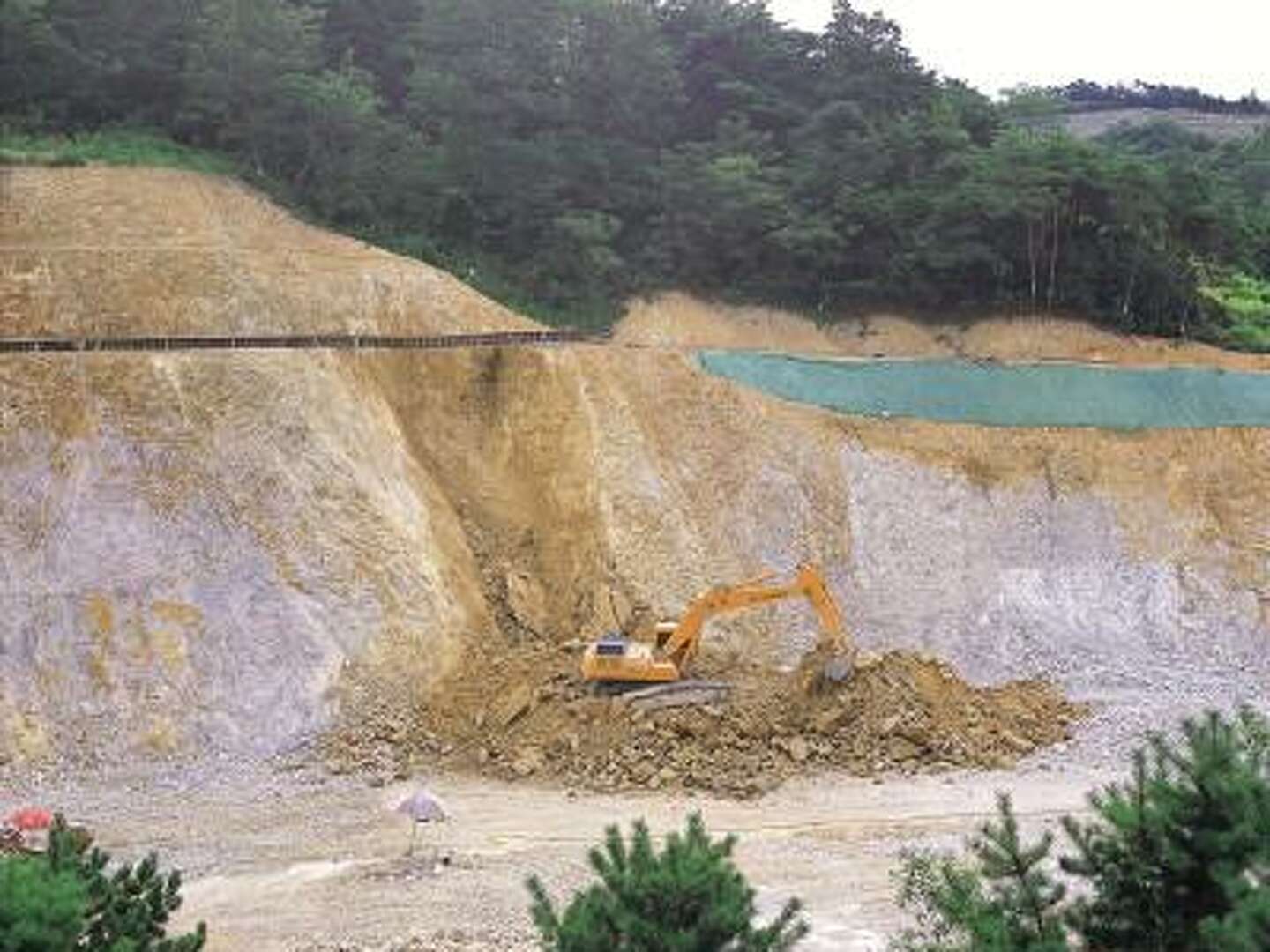 Types of Machinery in the Quarry Industry