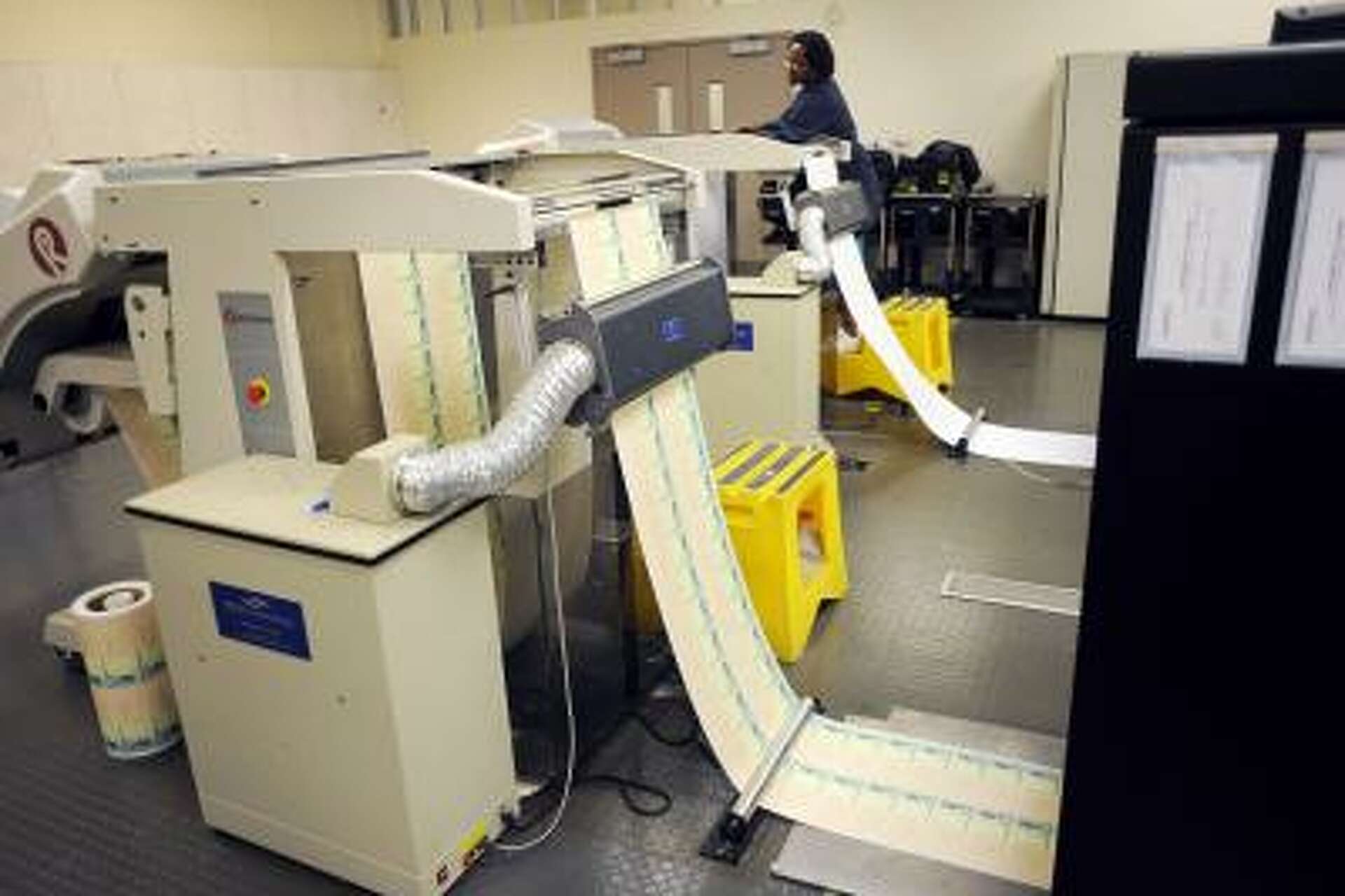 How to Use a Dot Matrix Printer With a Win2000/OfficeXP Workstation