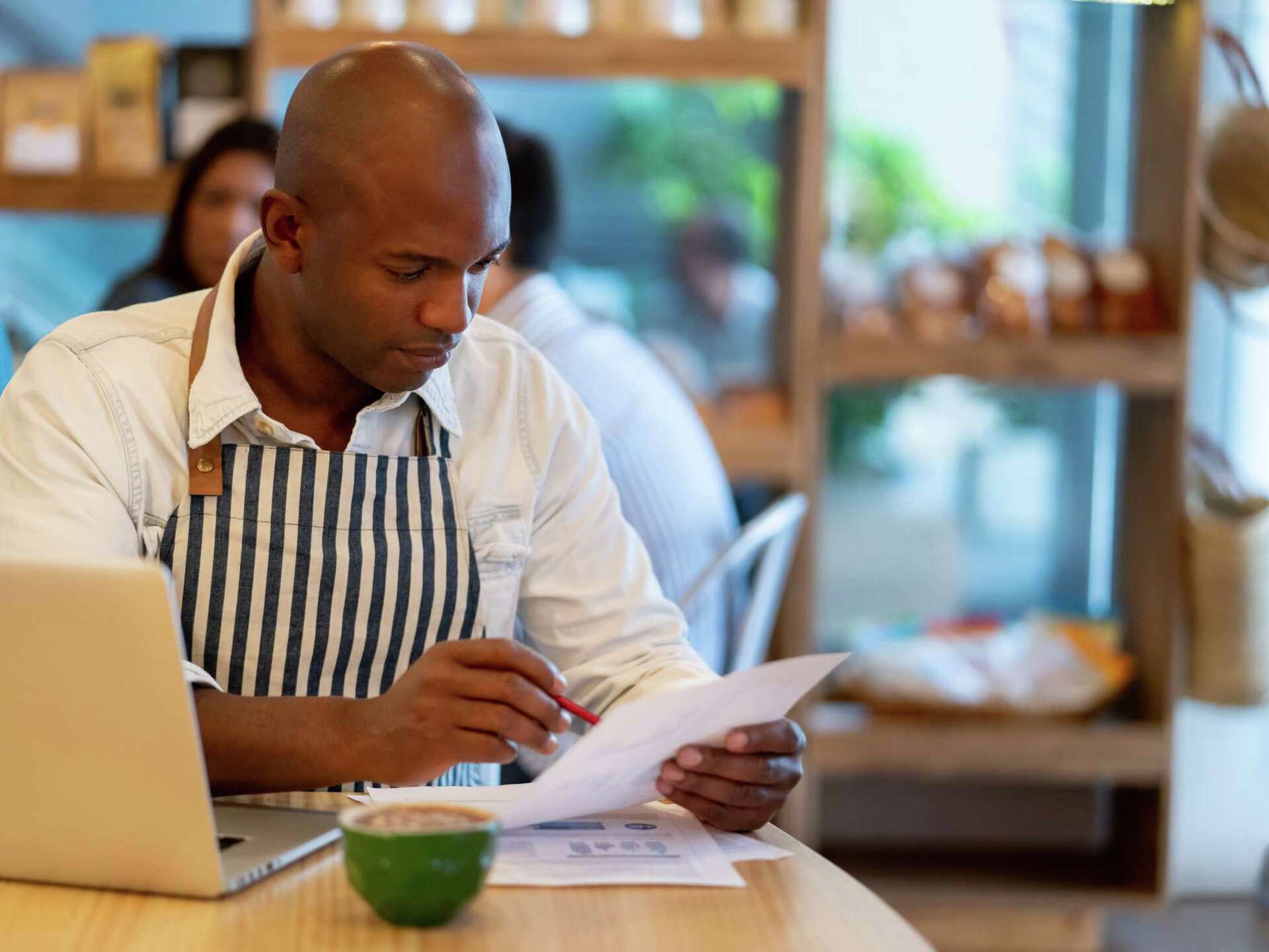 How to Write a Description for a Coffee House Business Plan