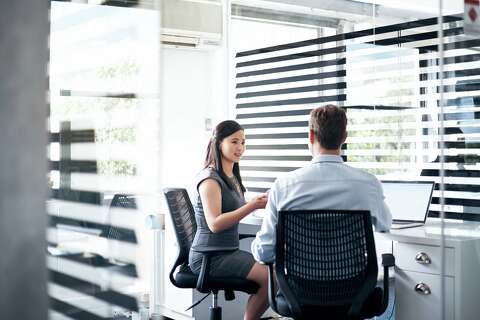 How to Write a Letter Stating That an Employee No Longer Works There