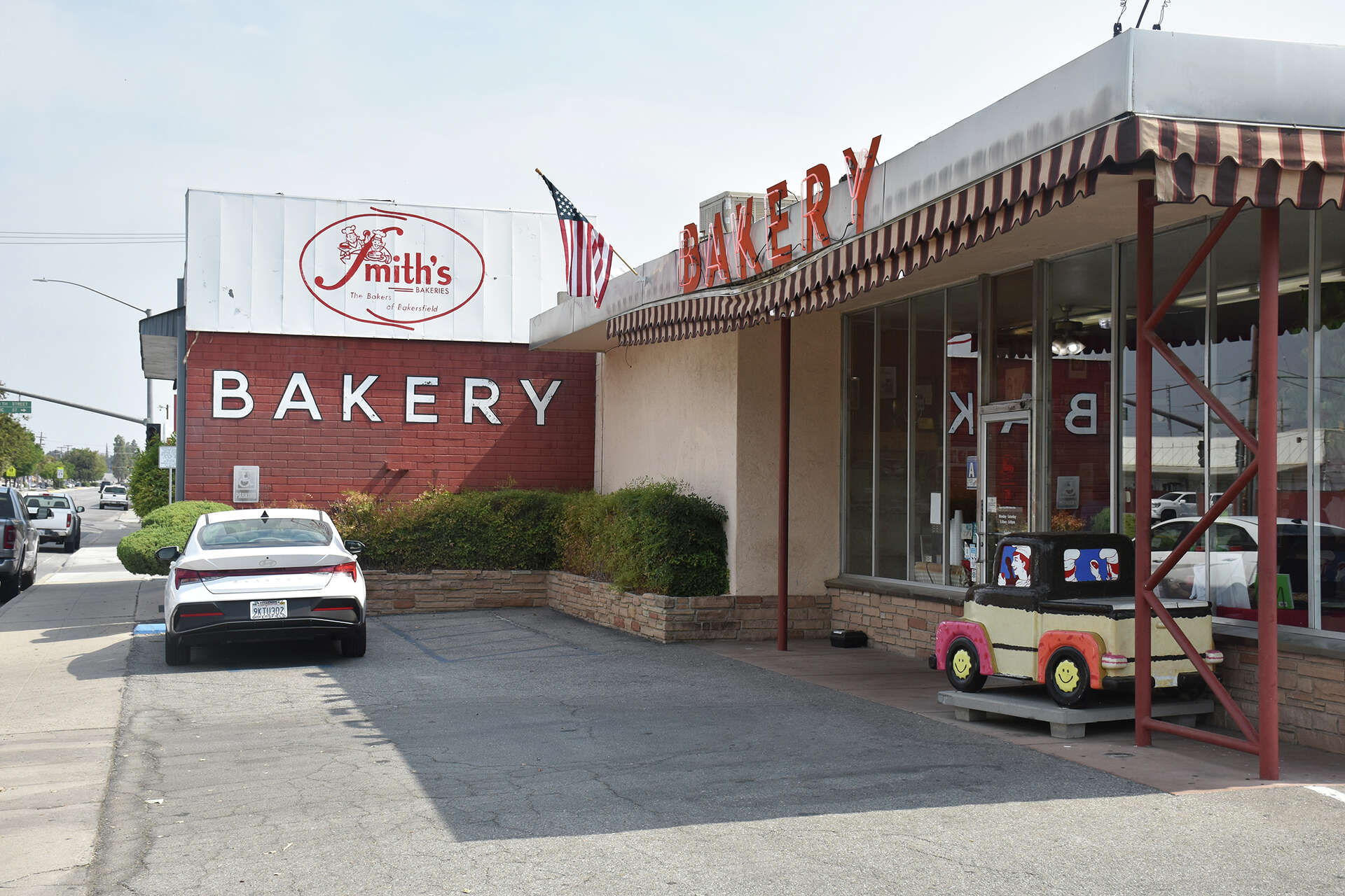 As small-town bakeries vanish across Calif., this one keeps on booming