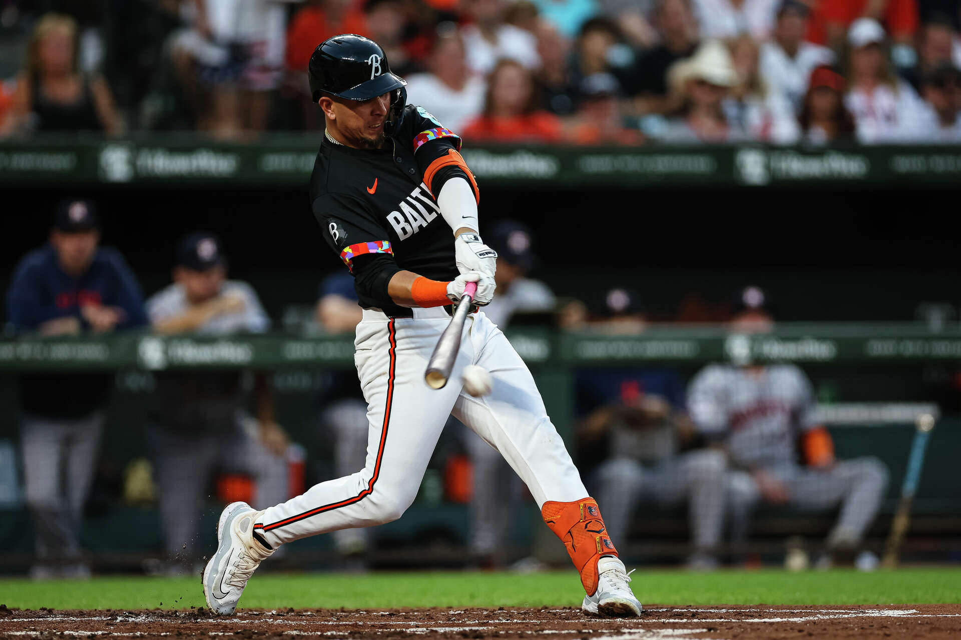 Houston Astros: Jose Altuve gifts young fan home-run bat
