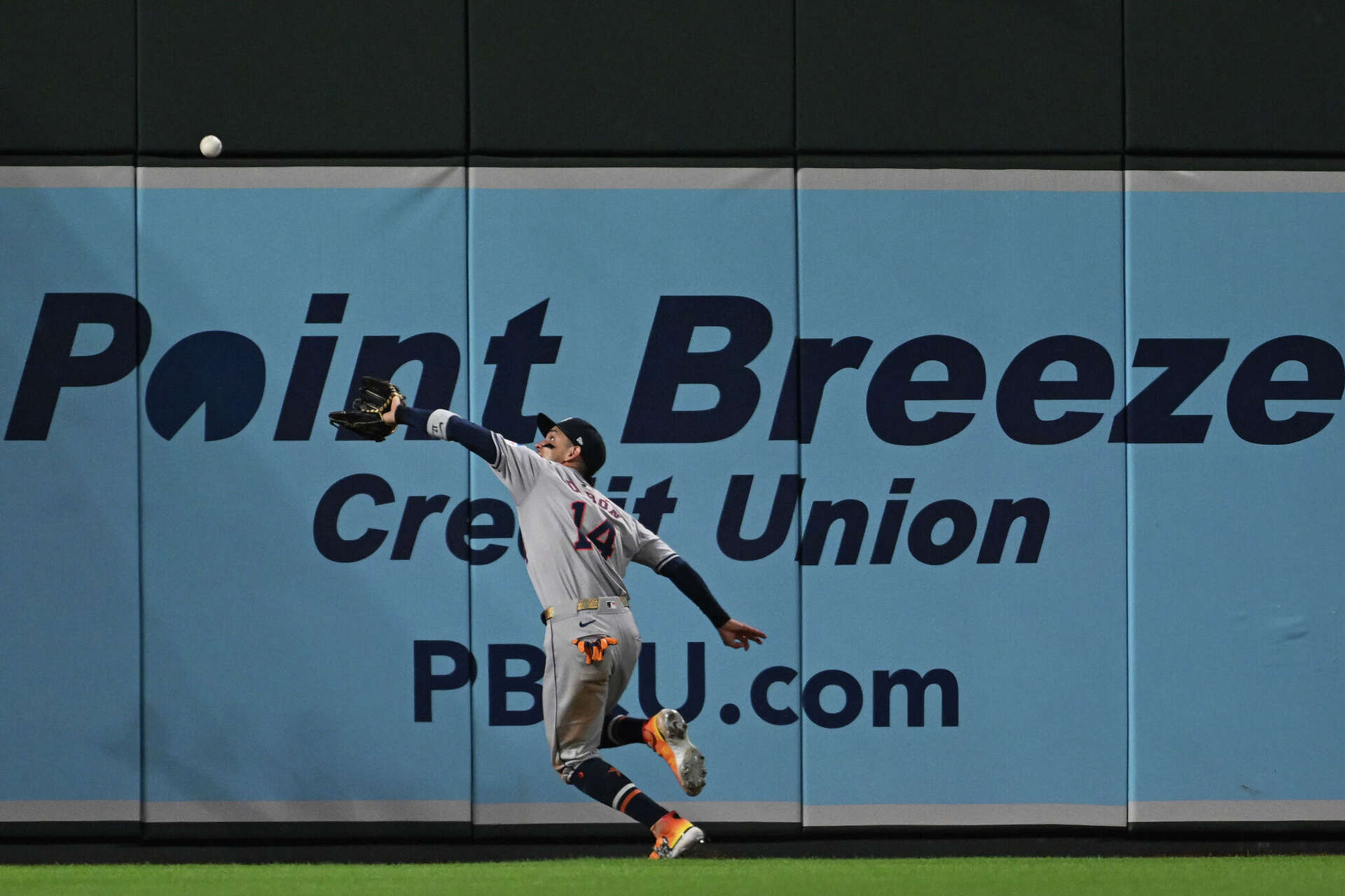 Houston Astros: Mauricio Dubón seems to have avoided injury