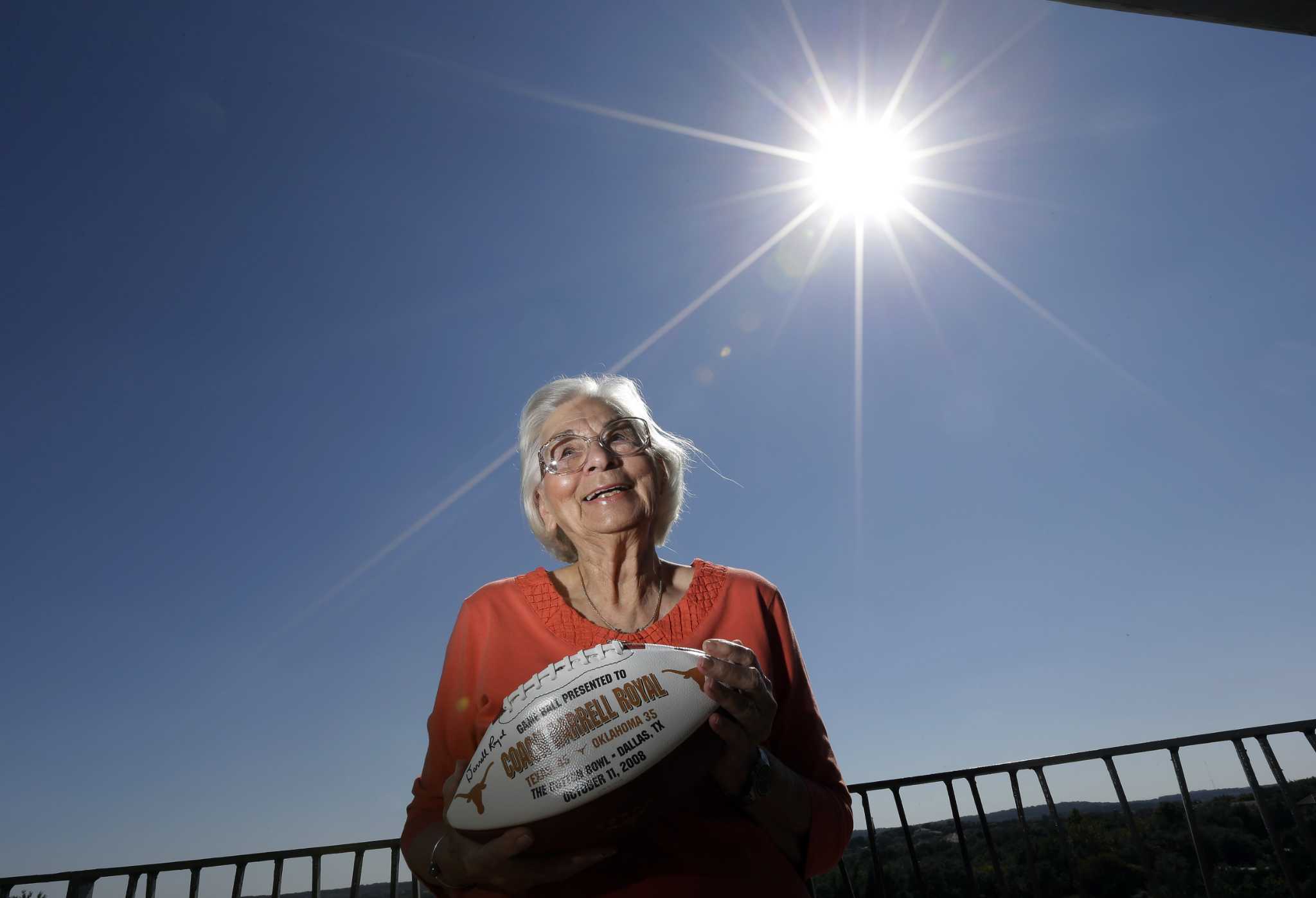 Edith Royal, wife of Texas coach Darrell K Royal, dies at 98