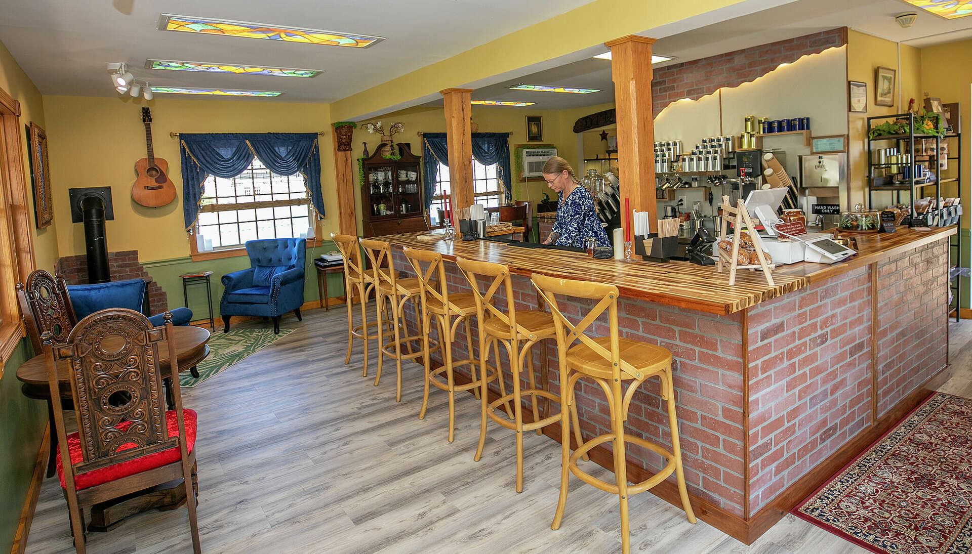 Clinton's Salt Leaf offers teas, herbal drinks, lattes and a salt room