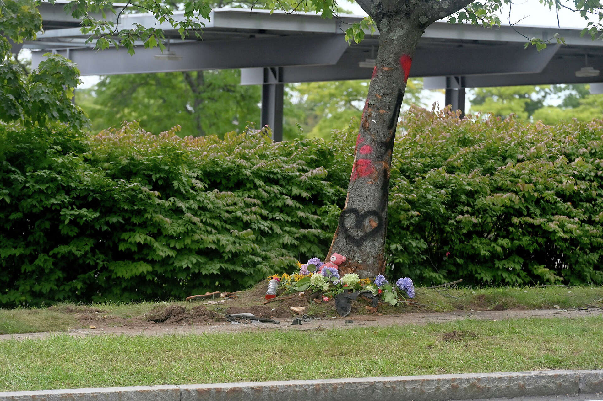 Manchester police: Vernon driver, 19, killed in crash at Buckland mall