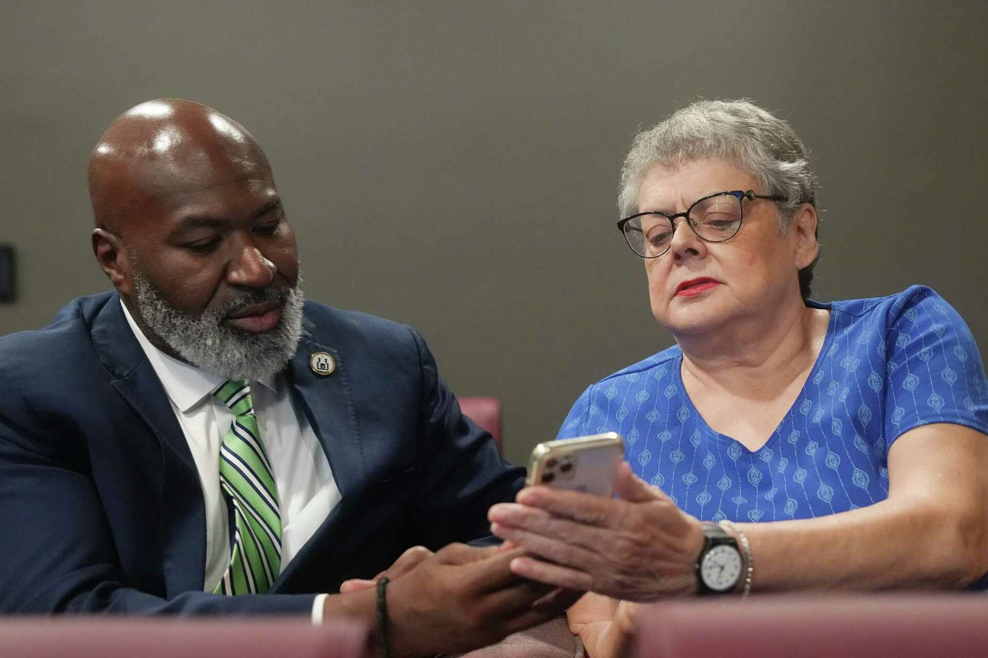 Houston Housing Authority president faces outside evaluation