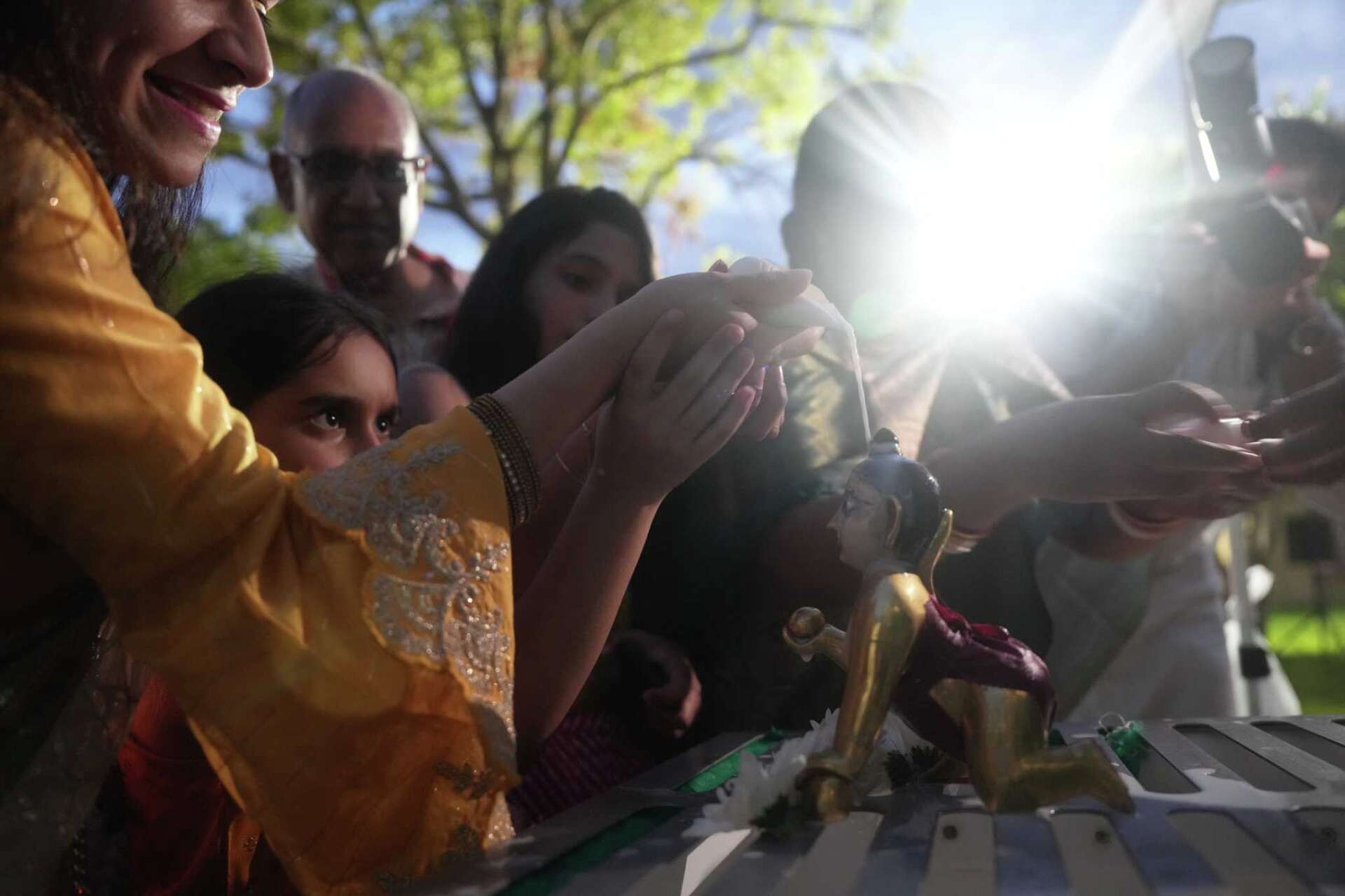 Thousands gather at Houston temple to celebrate Krishna's birthday