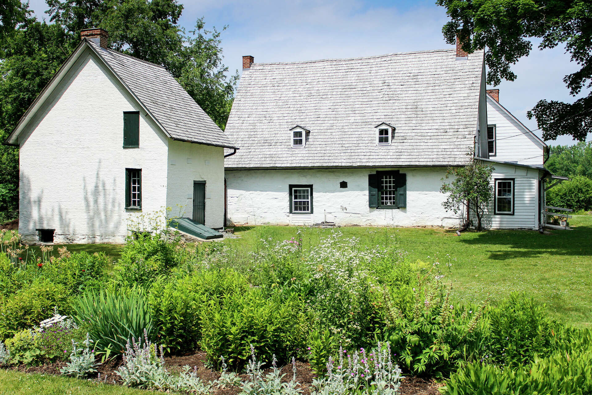 Chinese lantern festival celebrates fall at Mabee Farm