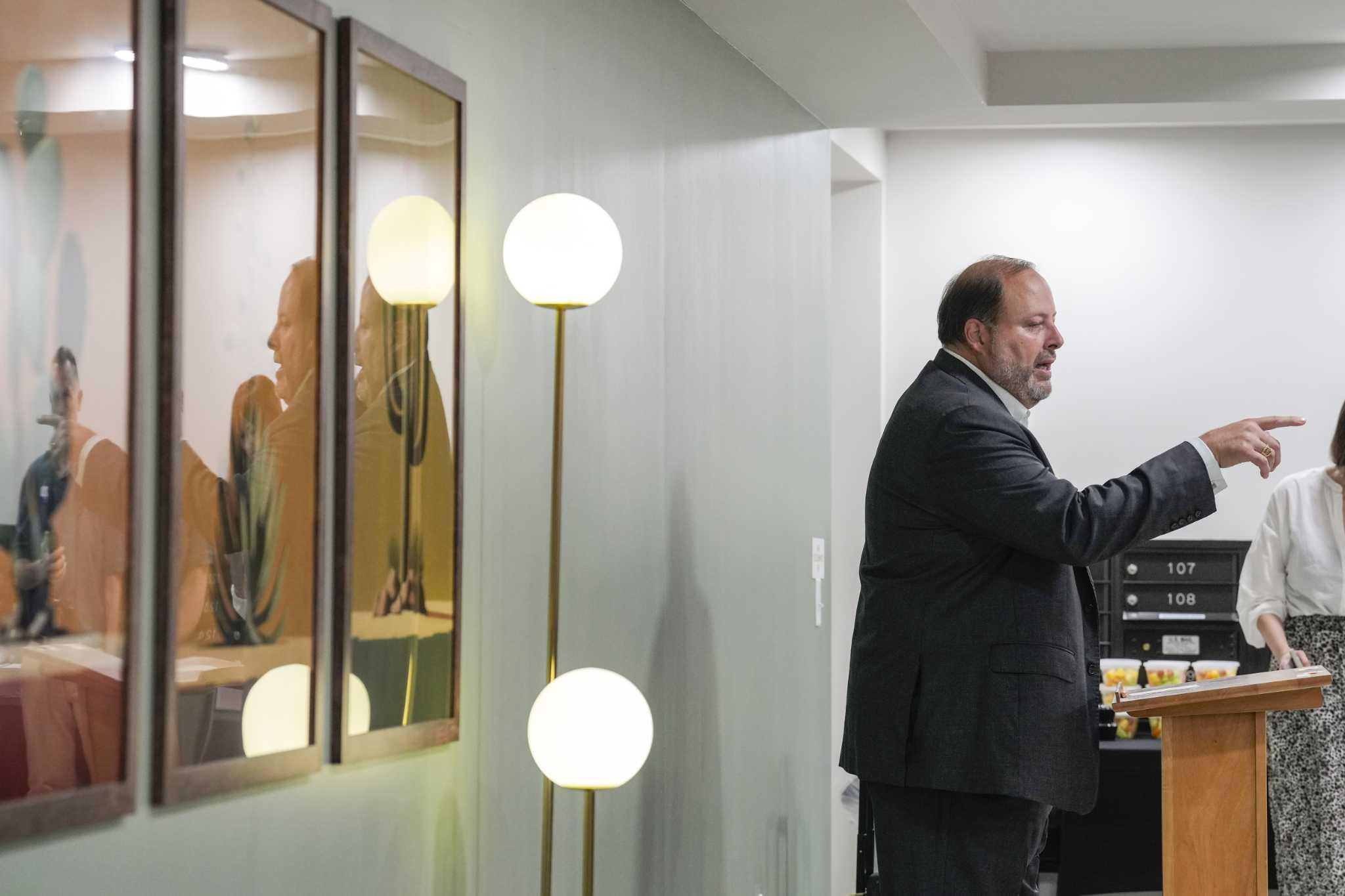 Conroe mayor says he won't enforce new limit on public comments