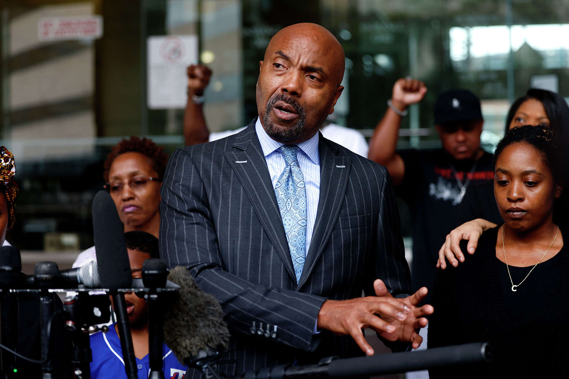 Family calls for resignation of Texas sheriff after inmate deaths