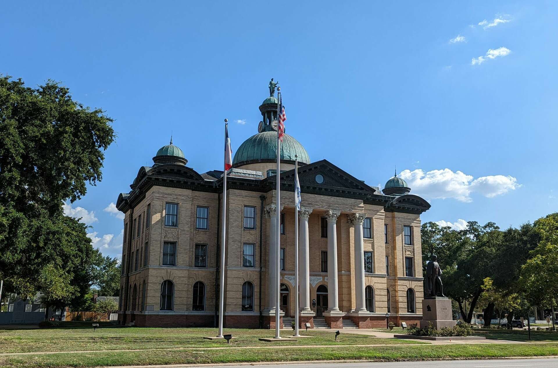 Fort Bend elected officials to receive salary increases