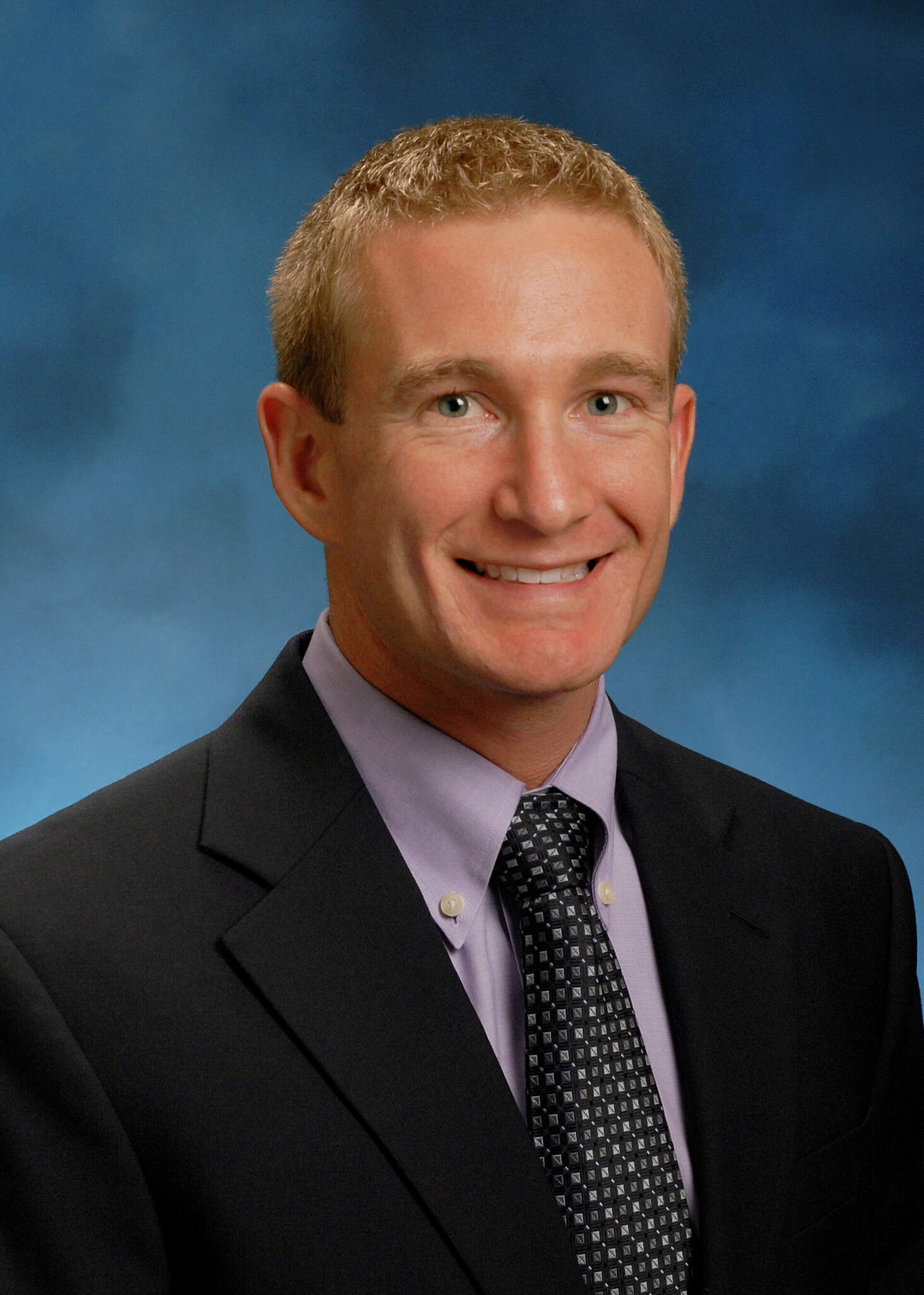 USAA outgoing CEO, top execs get boosts in pay amid higher rates