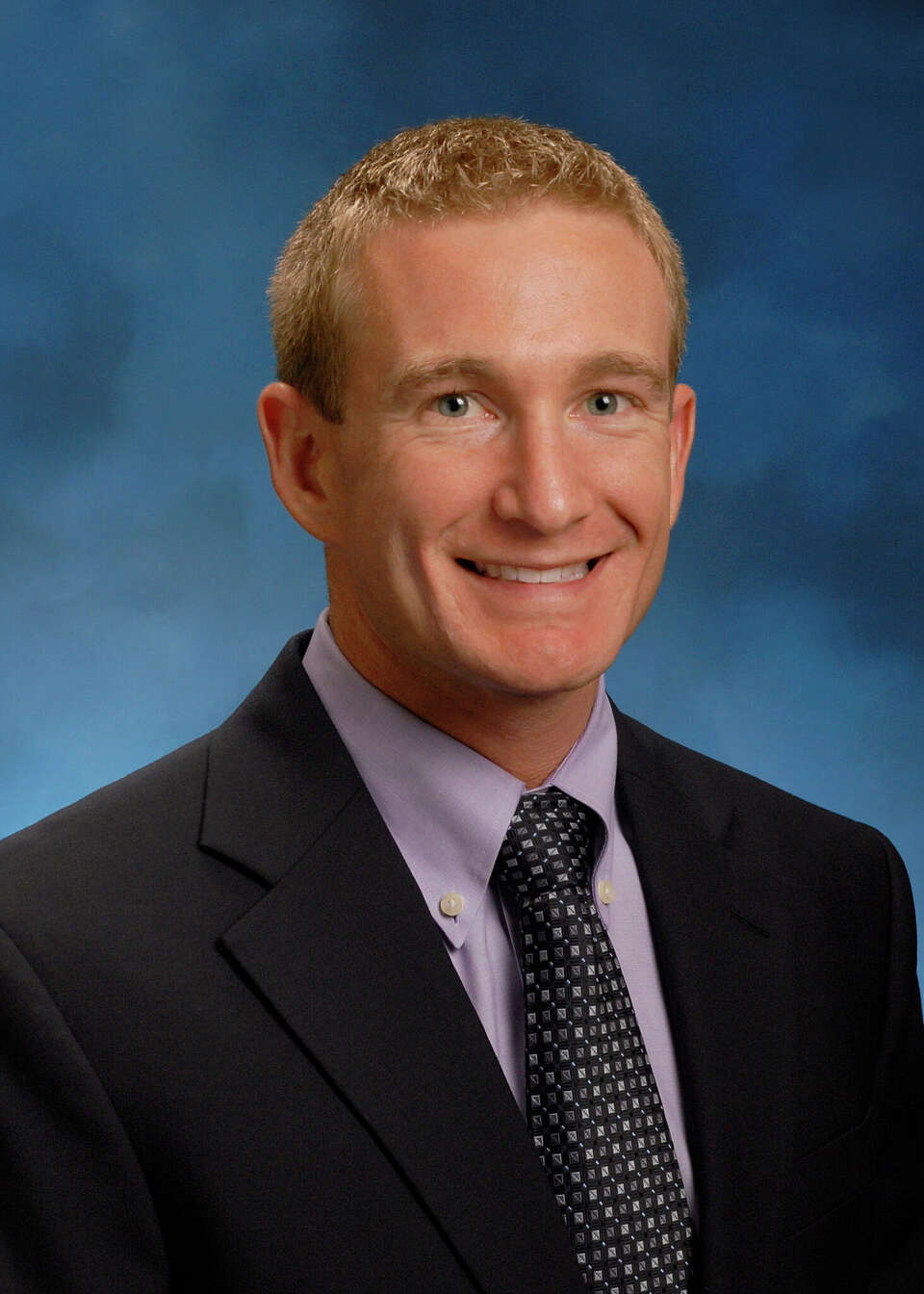 USAA outgoing CEO, top execs get boosts in pay amid higher rates