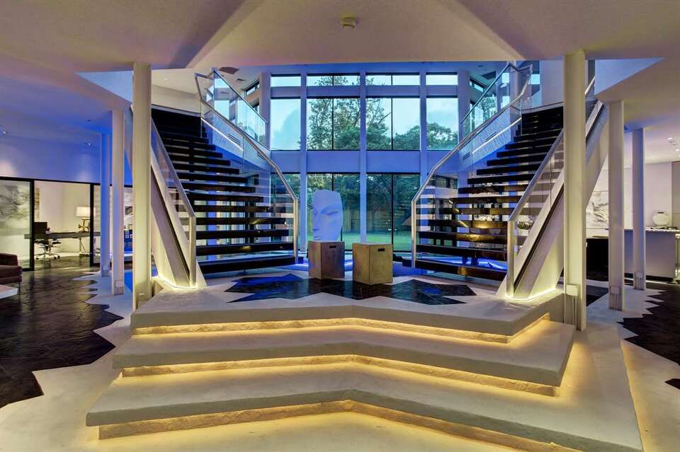 Houston's 'Darth Vader house' to get new identity in sale to sculptor