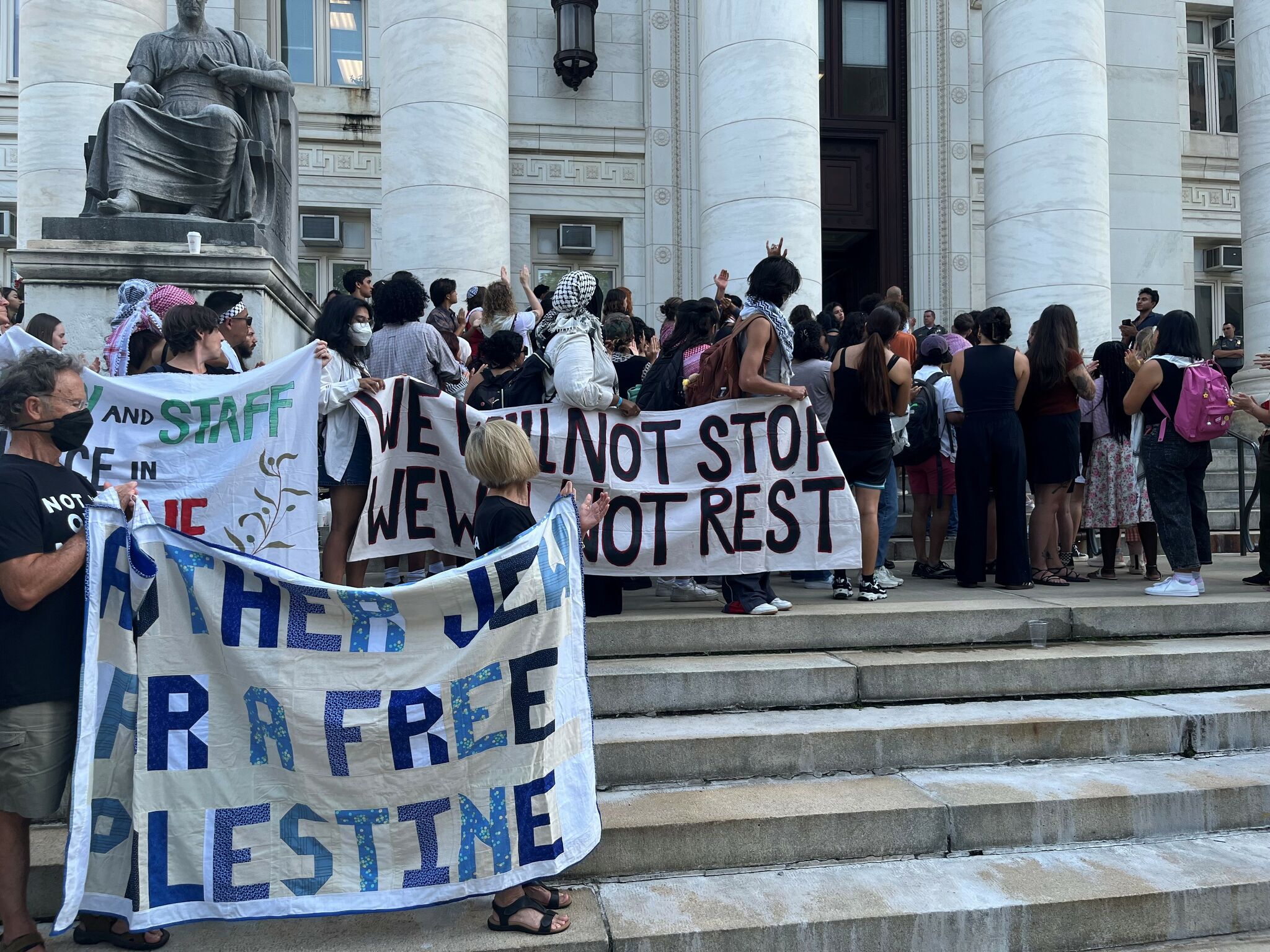 Over 100 rally in New Haven for arrested Yale pro-Palestine protesters