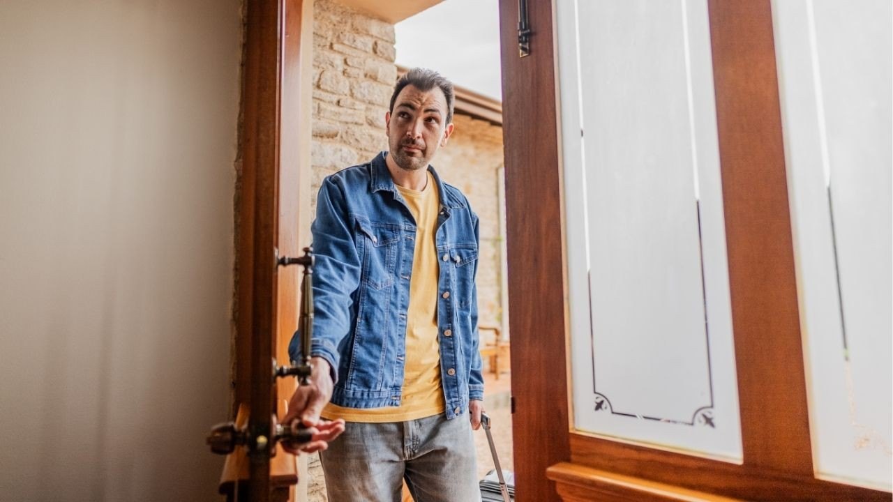 Derelict $50K 'Squatter House' in Philadelphia Goes Viral With Wild ...