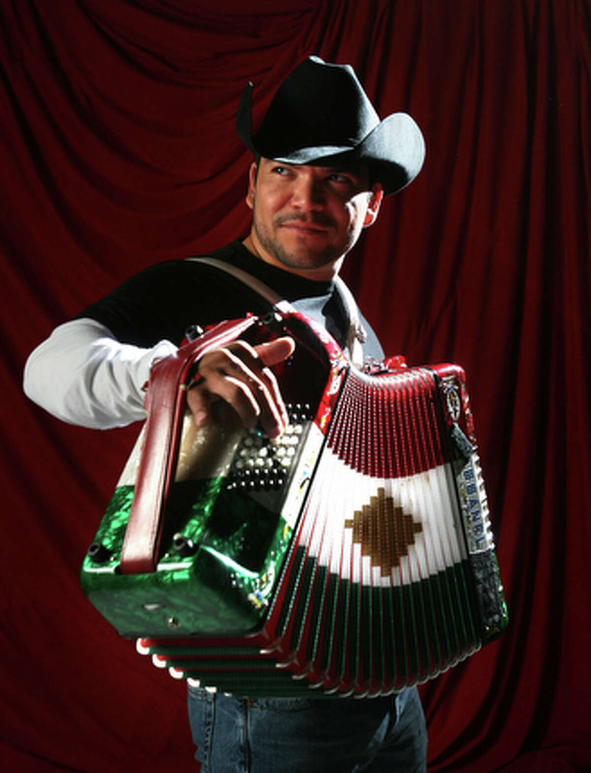 Norteño's Salgado goes honky tonkin'