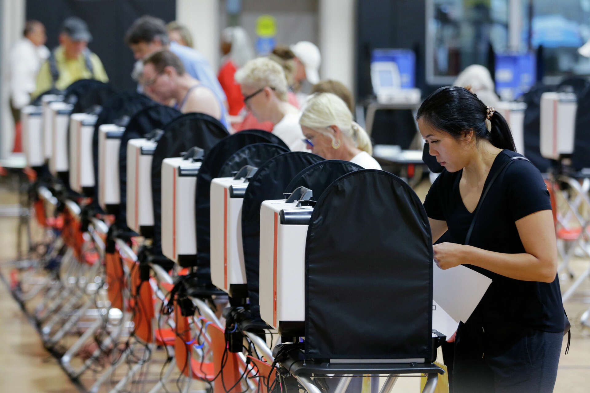 When does early voting in Texas start for the 2024 elections?