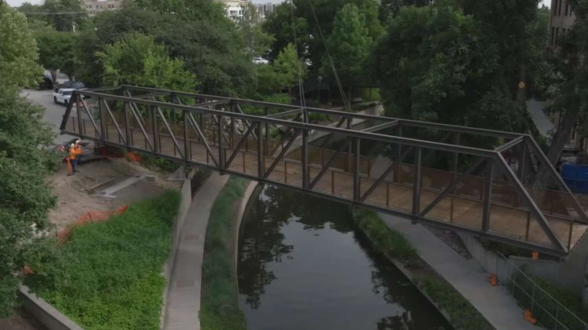 Historic San Antonio downtown area plans new pedestrian bridges