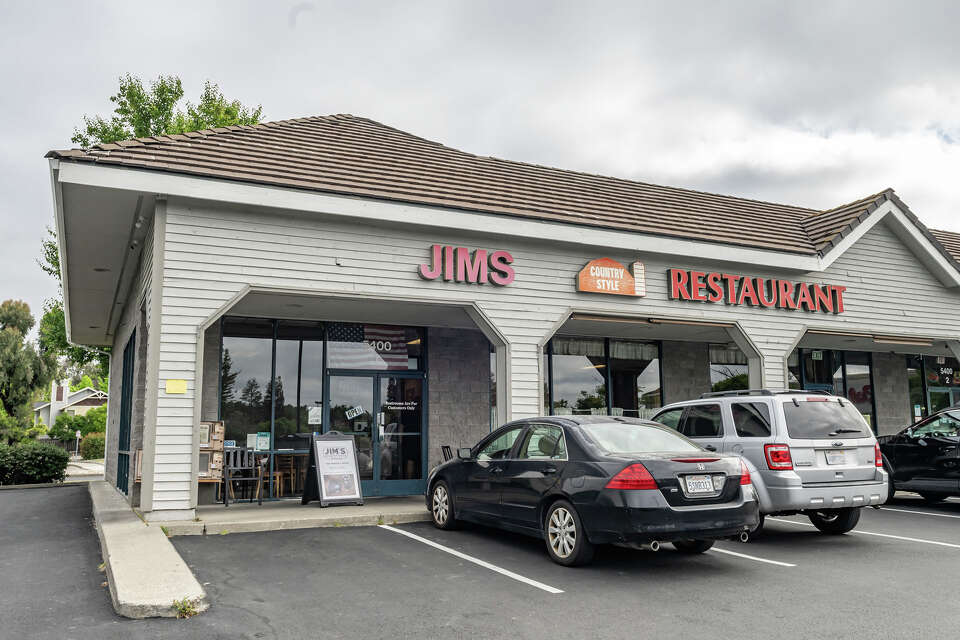 Bay Area diner names dishes after employees, lets customers decorate