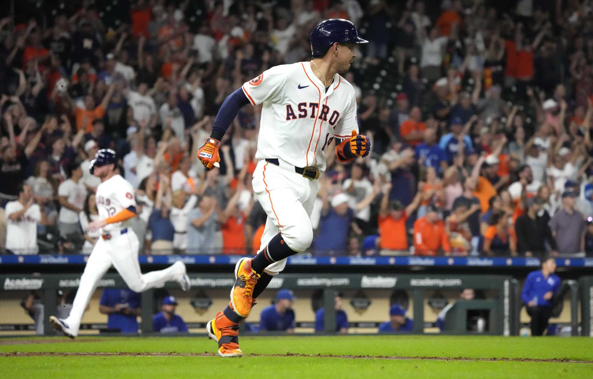Astros: Houston rallies with four runs in eighth inning to beat Royals