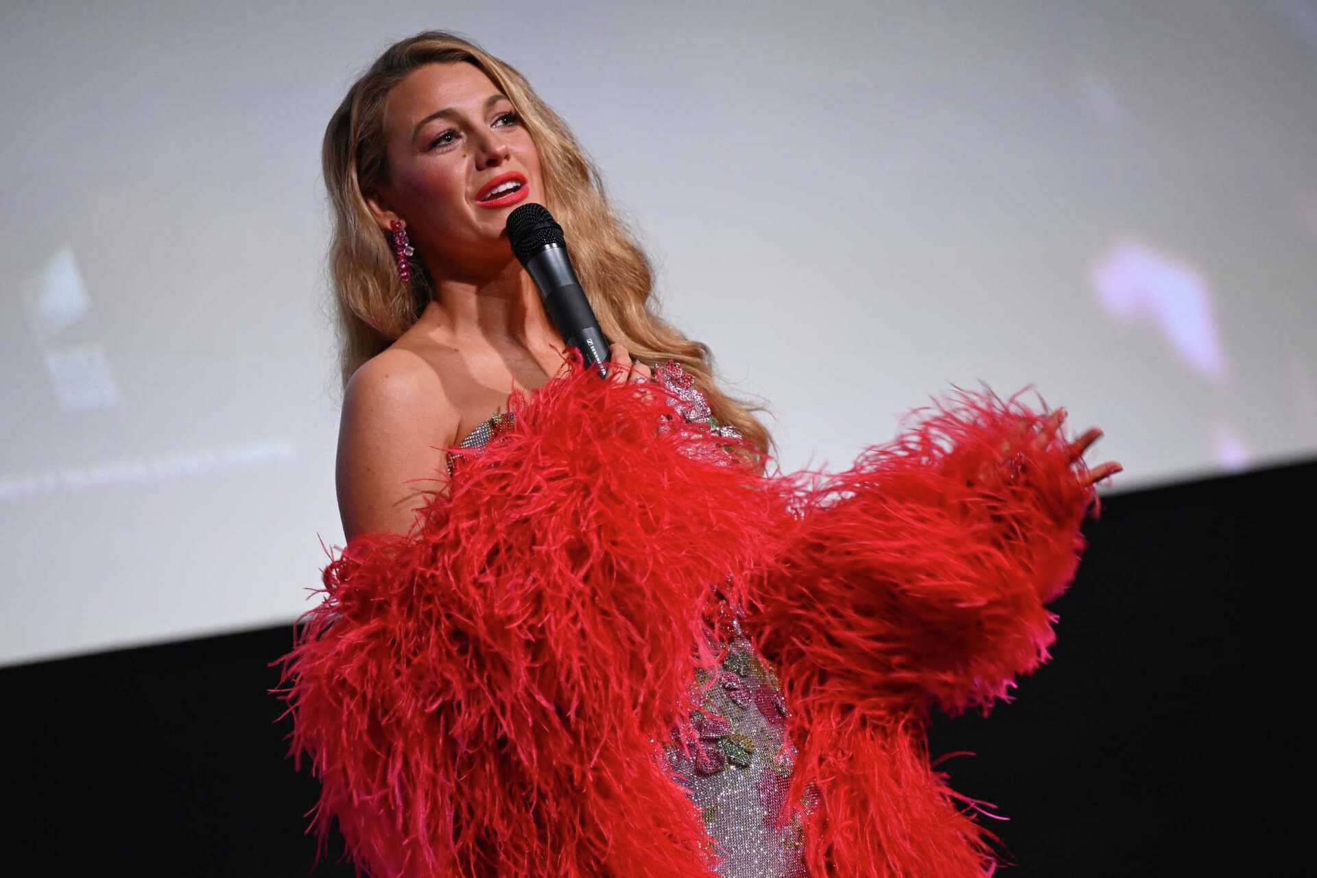 ‘It Ends with Us’ star Blake Lively deserves praise, not criticism