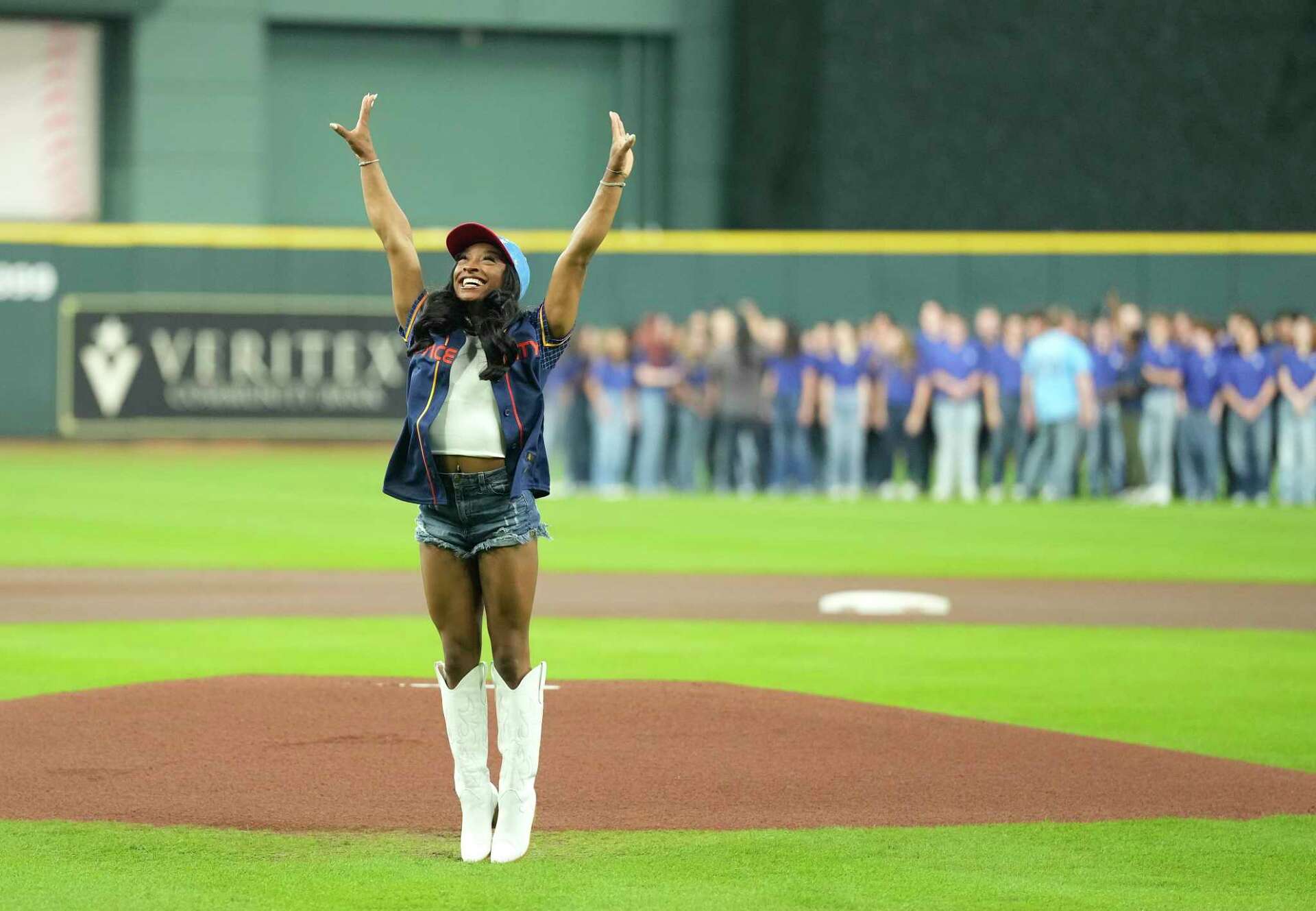How did Simone Biles' first pitch before the Astros game go?