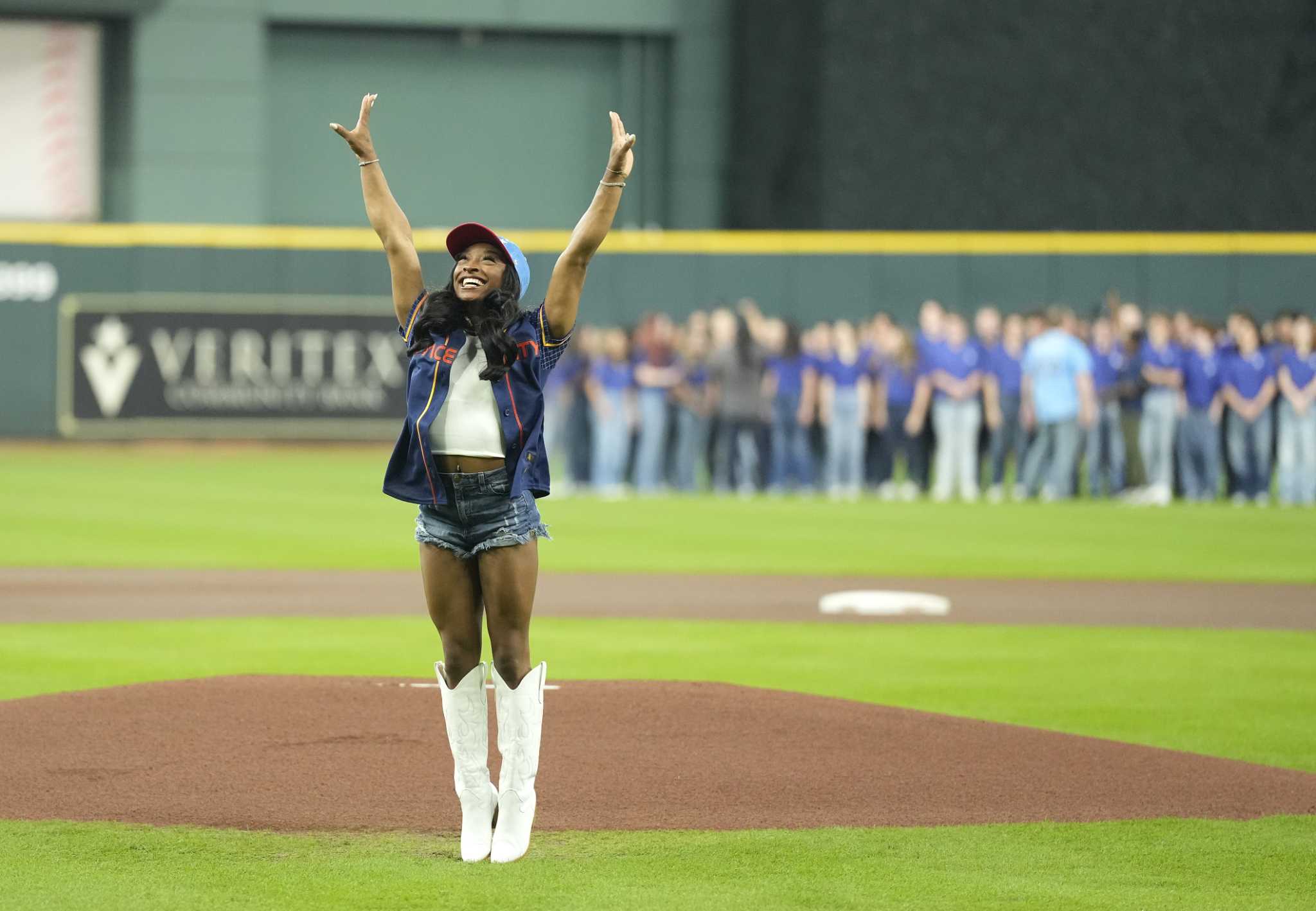 How did Simone Biles' first pitch before the Astros game go?