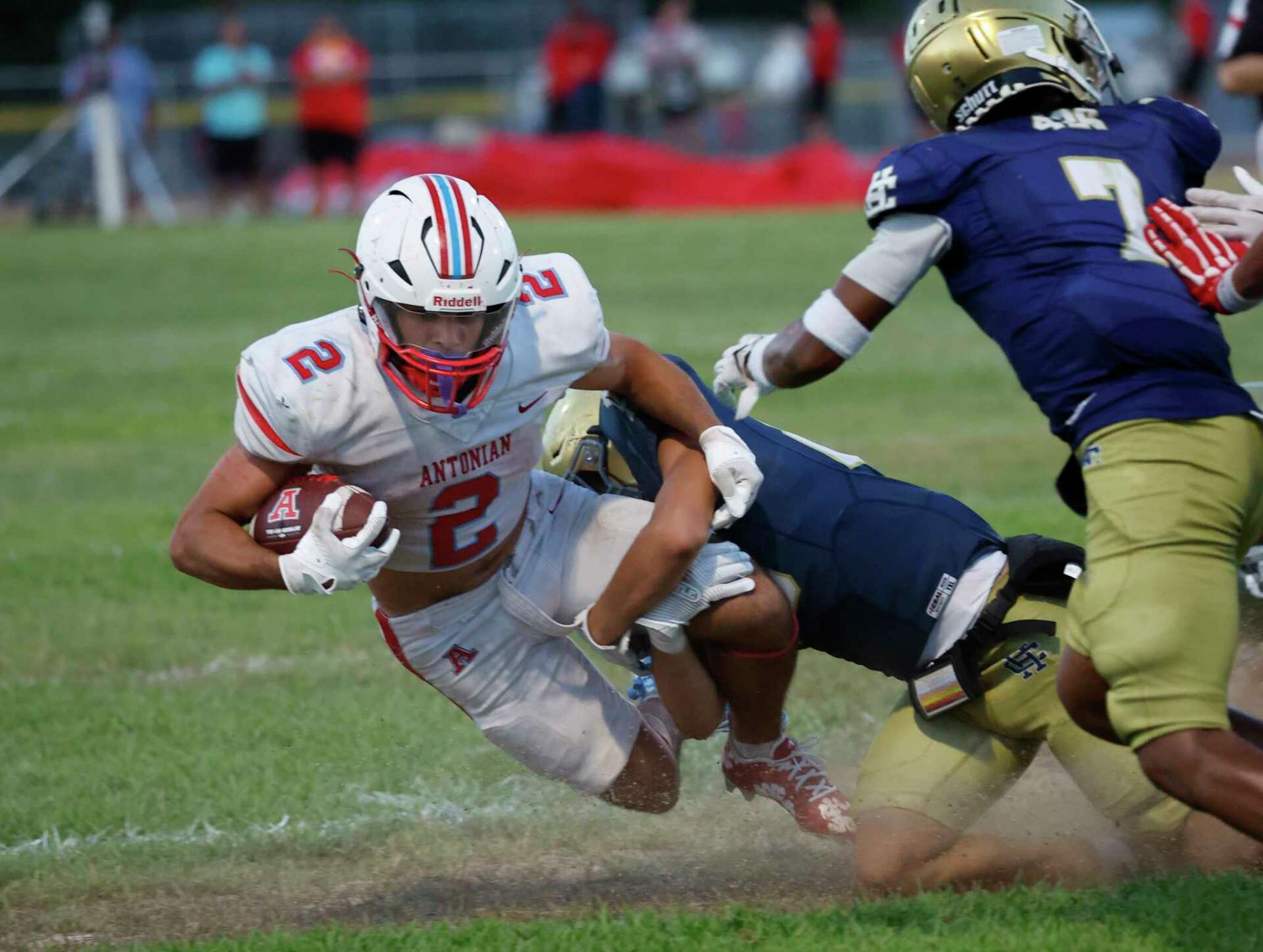 Holy Cross rolls over Antonian in 51-21 statement win