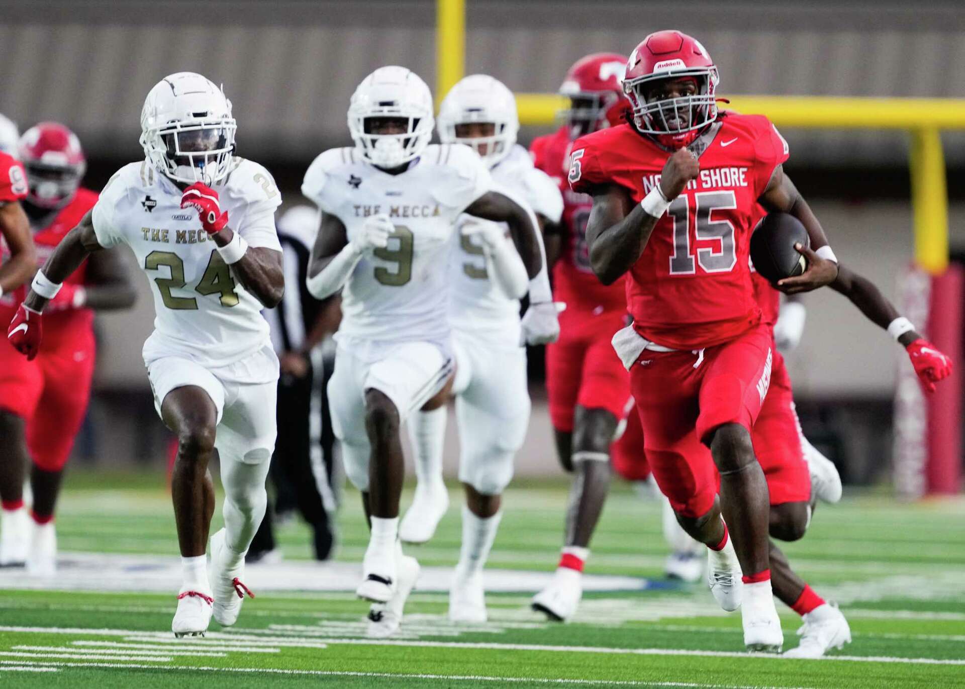 High school football: North Shore defeats South Oak Cliff
