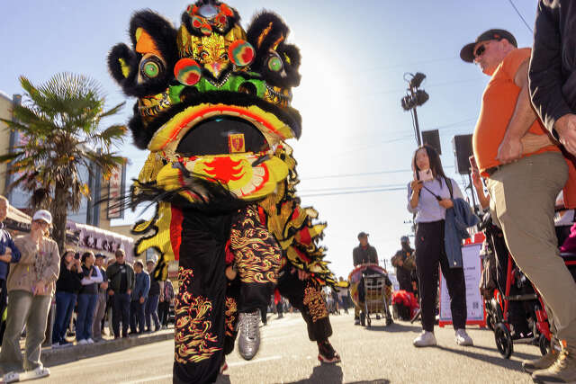 20,000 people swarm SF's Sunset District for massive night market