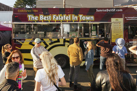 20,000 people swarm SF's Sunset District for massive night market