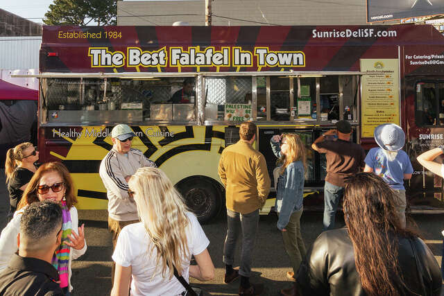 20,000 people swarm SF's Sunset District for massive night market