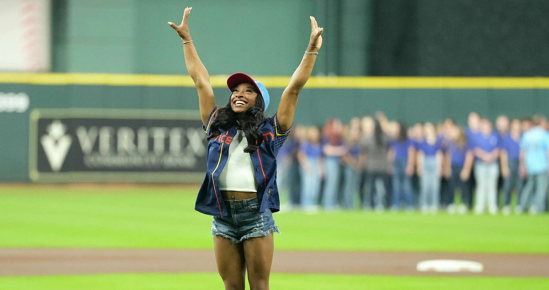 Houston Astros: Joe Espada and his daughter meet Simone Biles