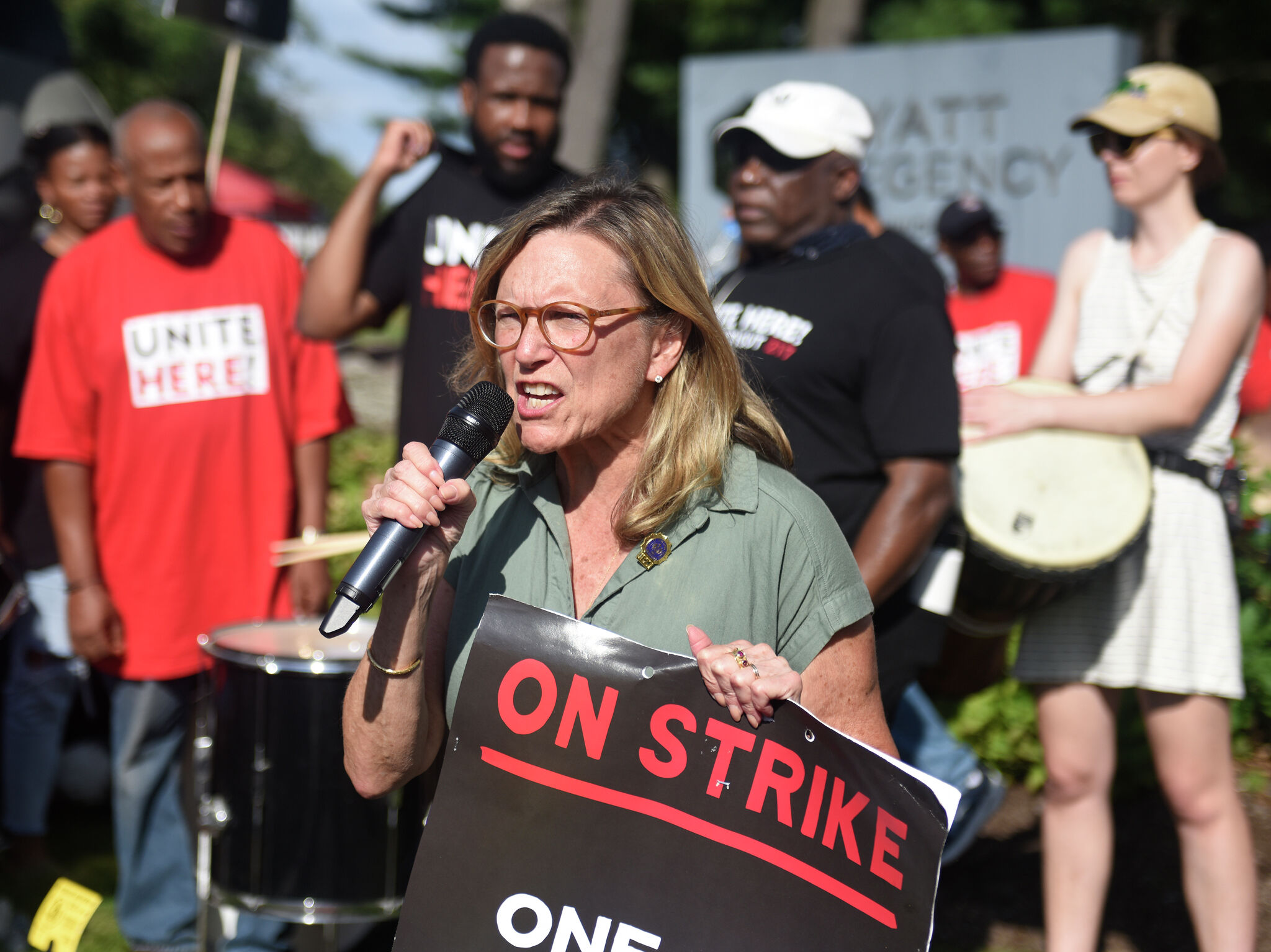 CT hotel workers say state elected officials helped get them contract