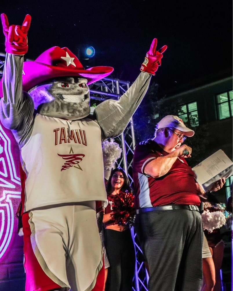 TAMIU's mascot Dusty gets a new look