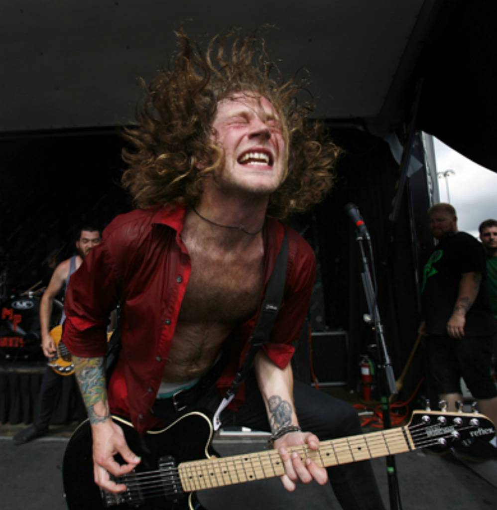 Thousands brave rain to rock at Warped Tour