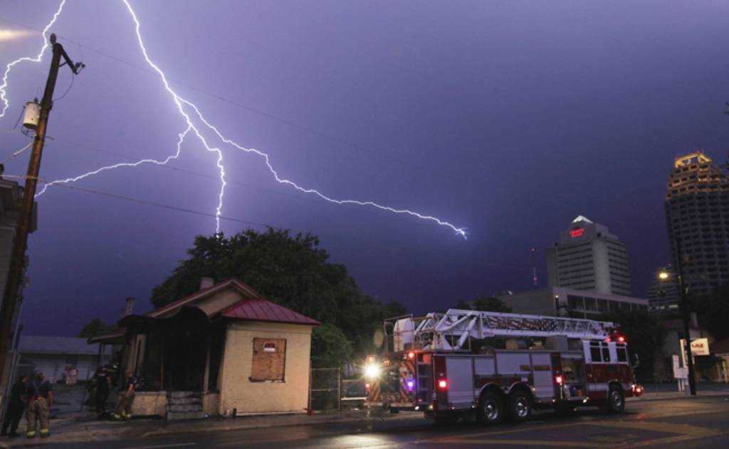Storm cuts power to 119,000 in city