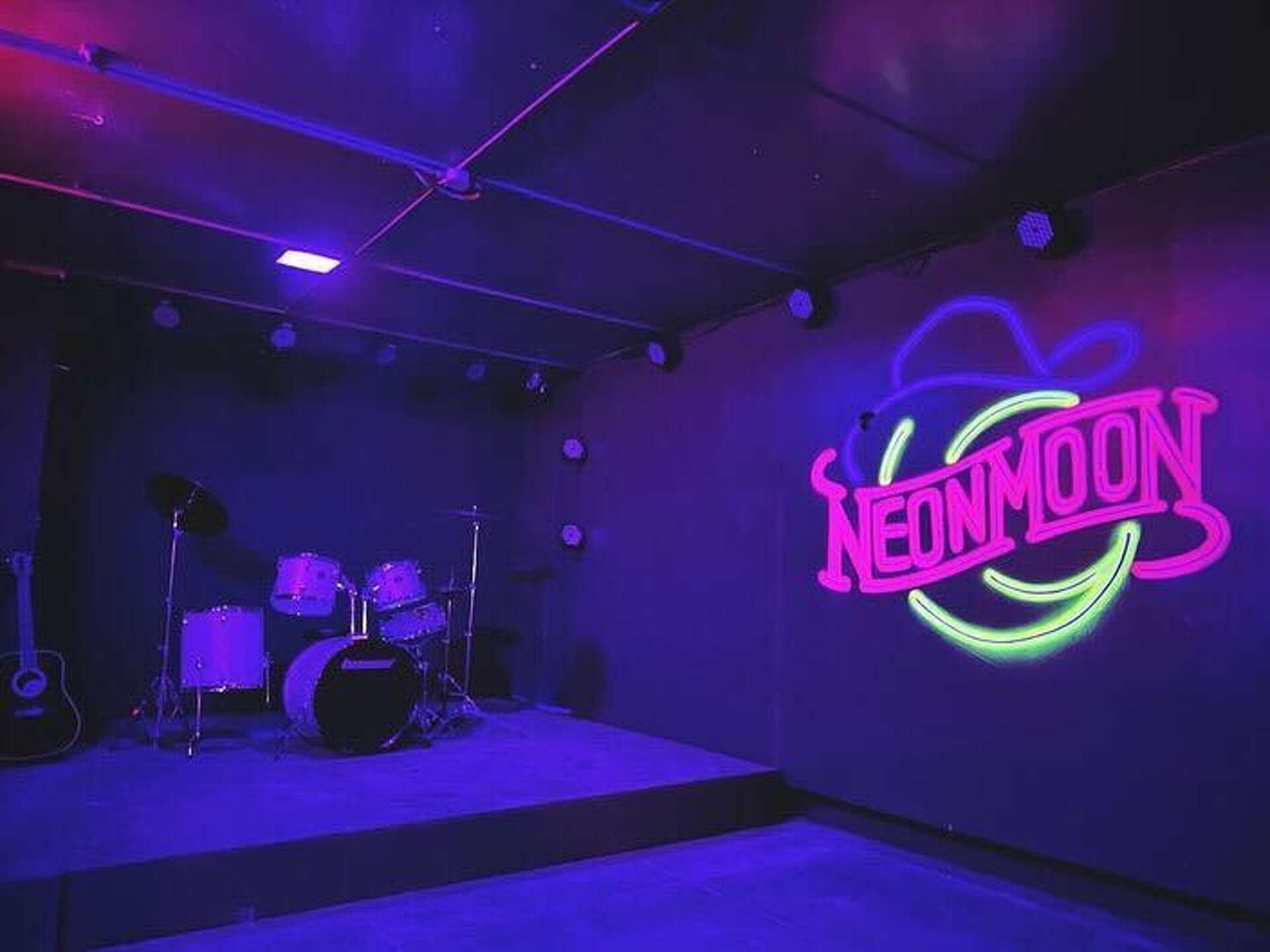 New 'y'allternative' bar opens in San Antonio hot spot