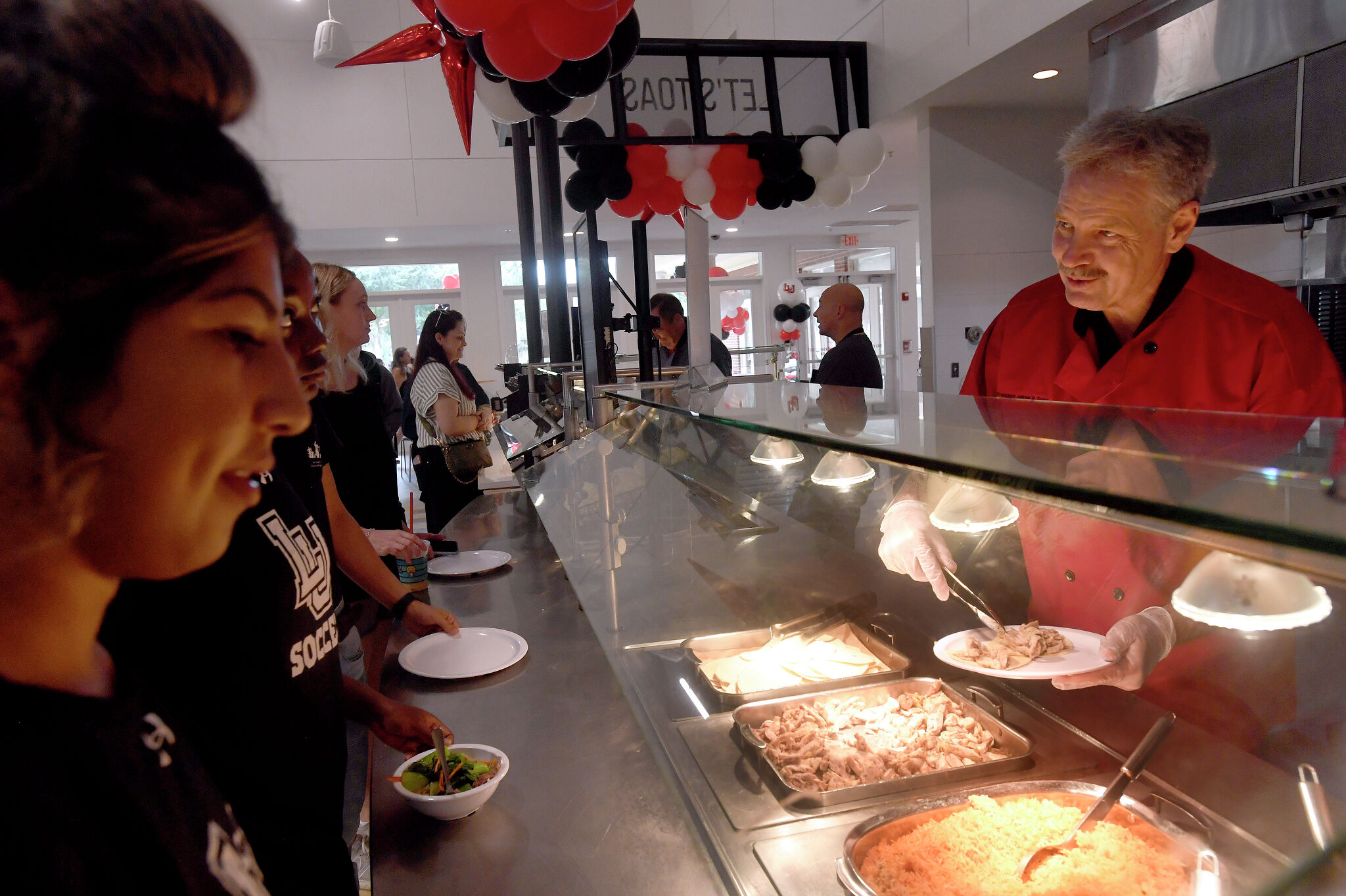 Lamar celebrates its renovated campus dining hall