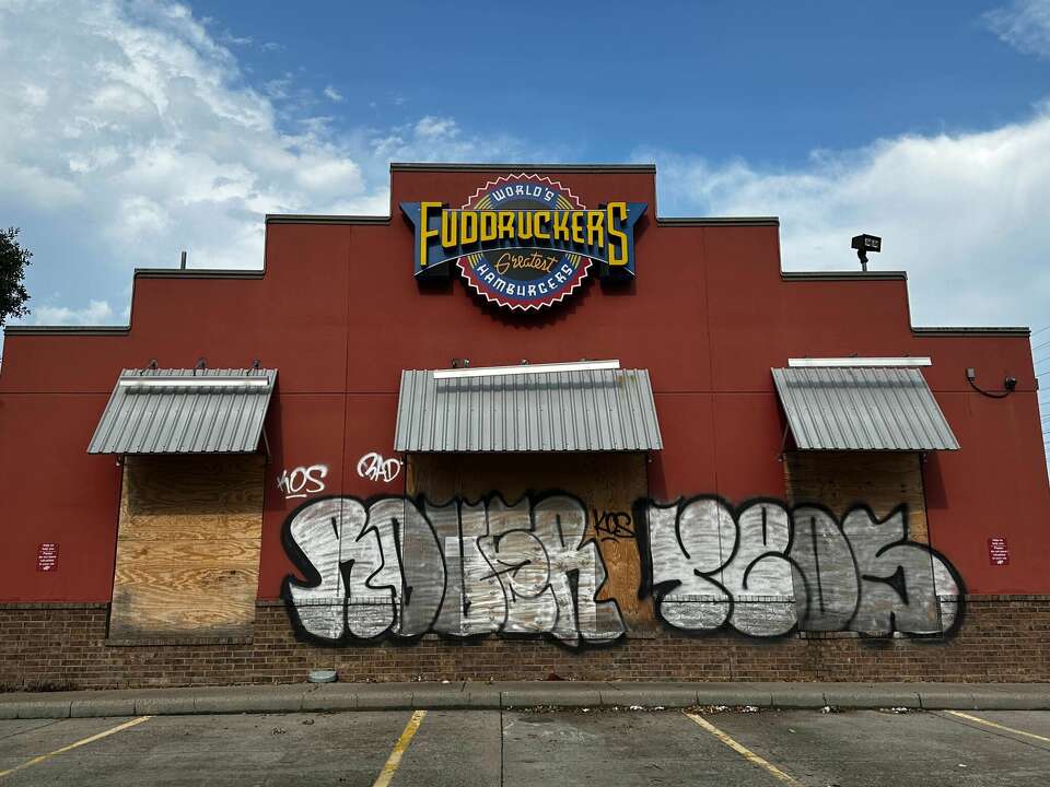 Houston's weird Fuddruckers finally confirmed to be closed