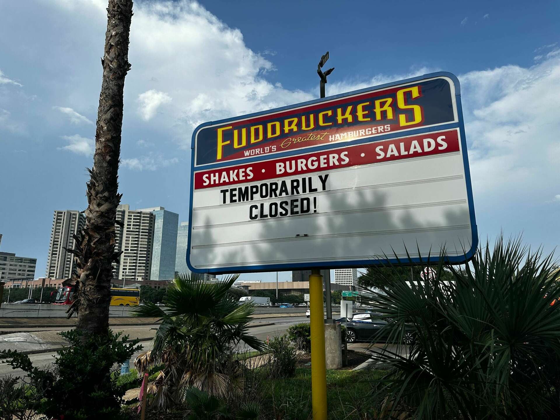 Houston's weird Fuddruckers finally confirmed to be closed