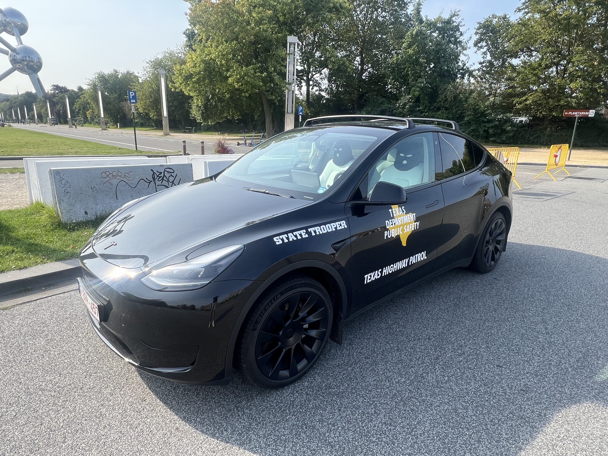 Belgian cop makes his Tesla look like a Texas DPS squad car
