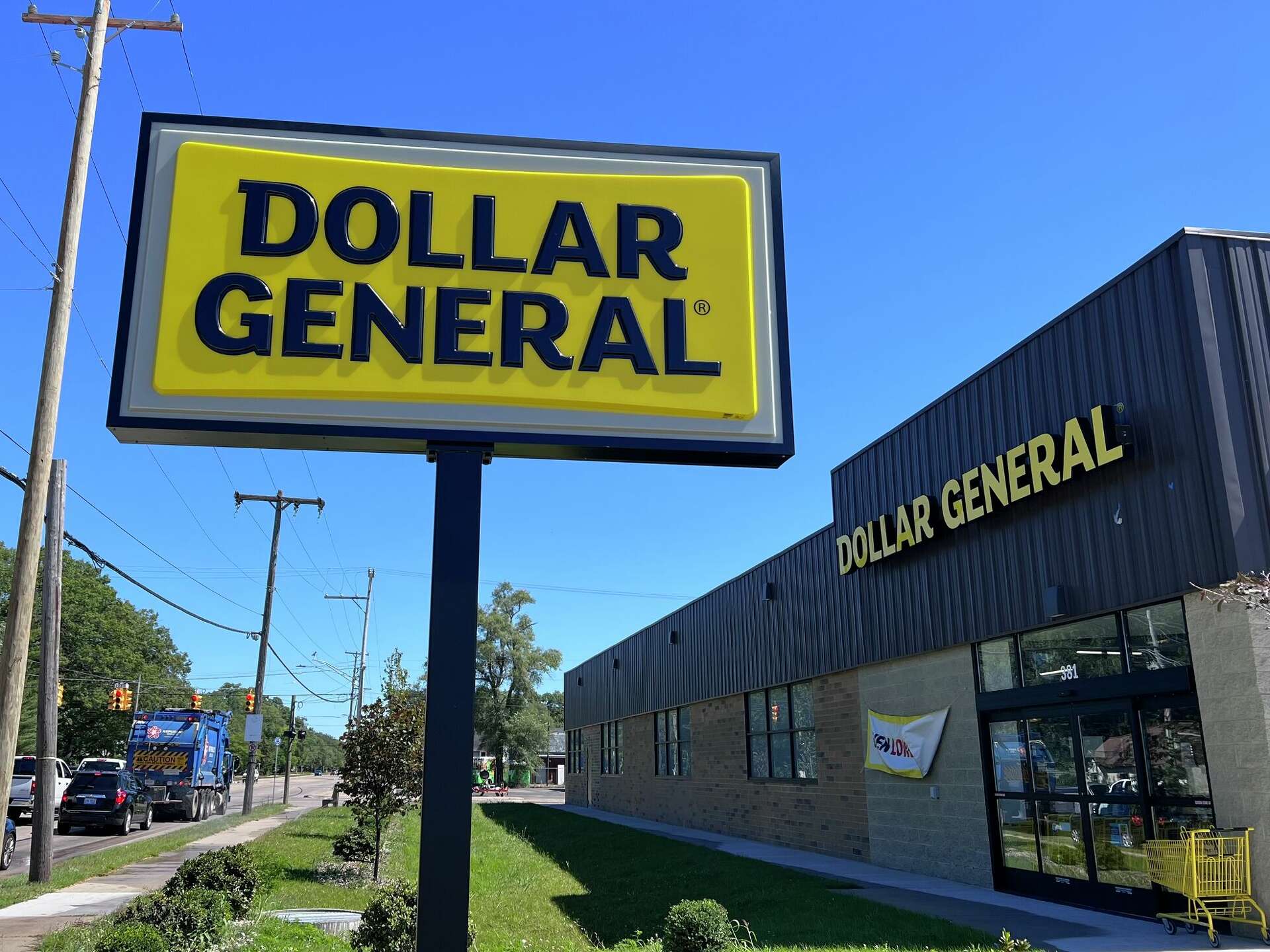Pastor Jamal Bryant calls for a social boycott to Dollar General