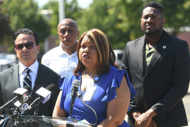 Bridgeport superintendent gets mixed review from school board